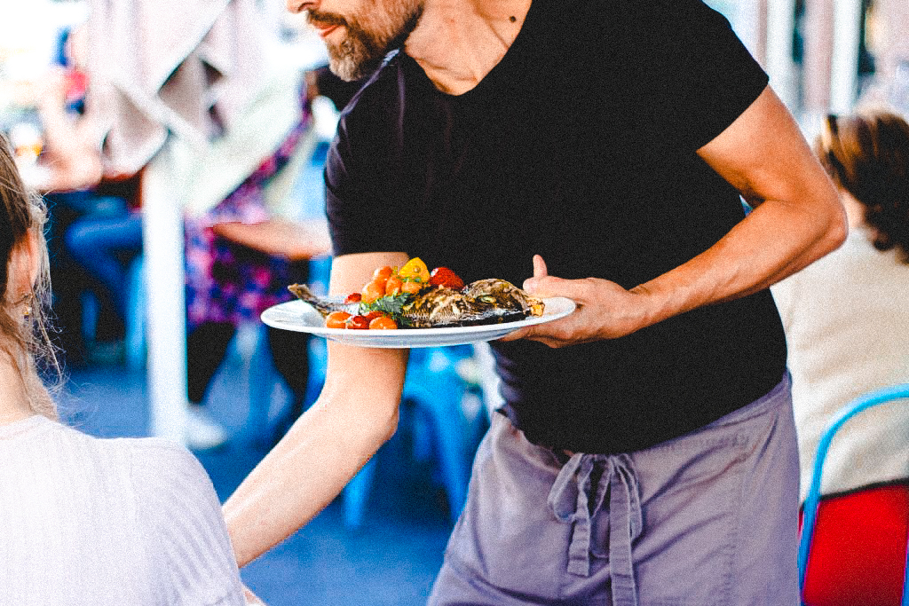 10 Restaurant Server Interview Questions to Ask | Qwick